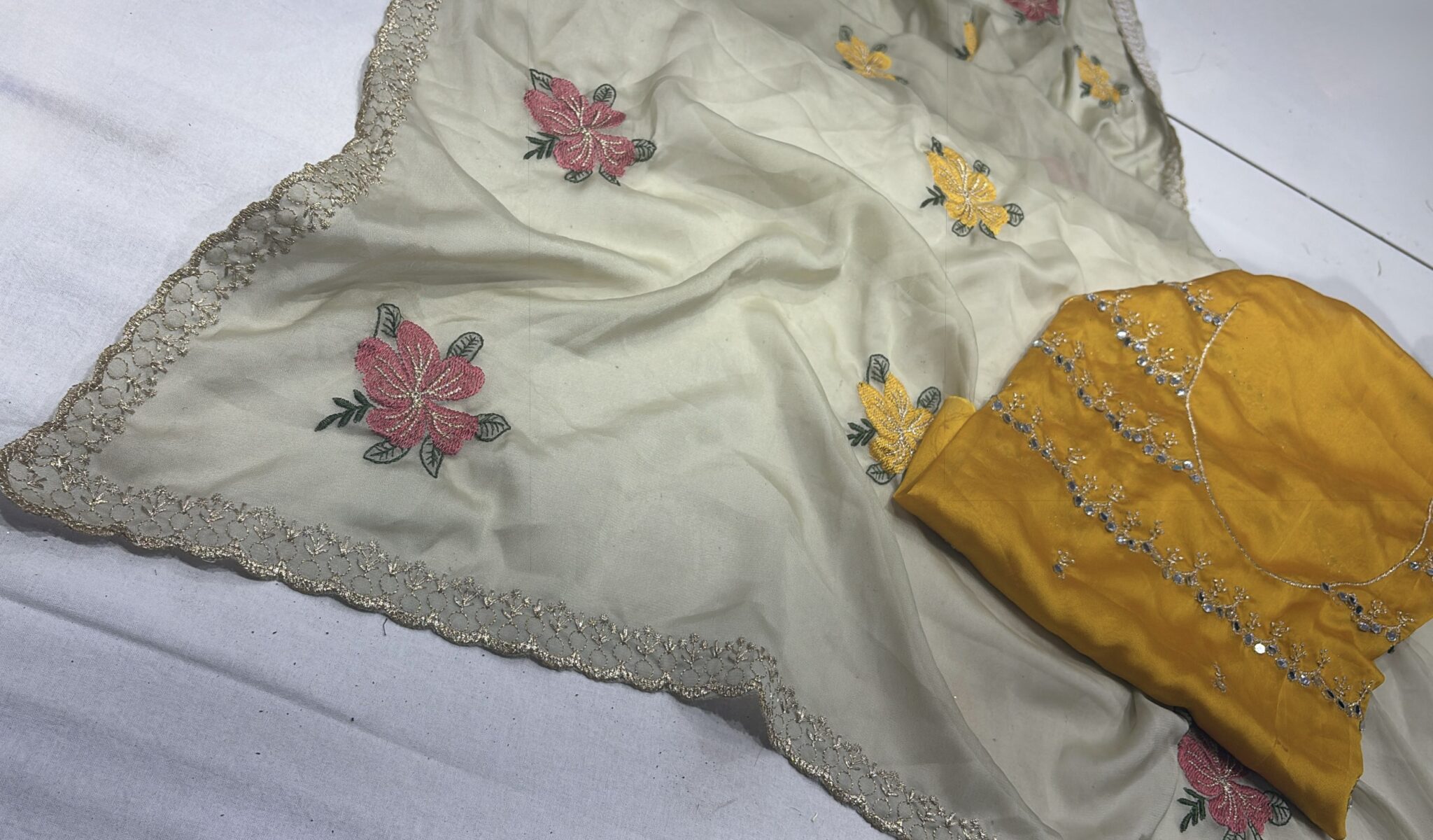 fulwari Bloom saree (WHITE ) – JAIHIND MILL